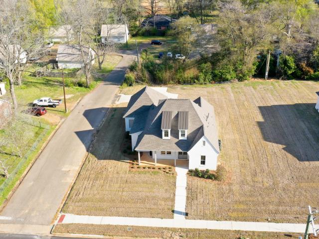 300 Scales St