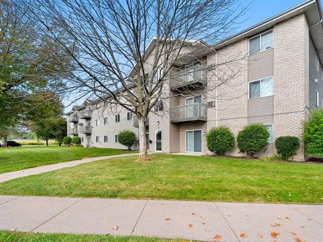 300 Schindler Pl, Menasha, WI 54952