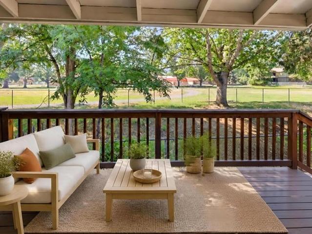 300 Shafer Ln Apt I2, Jacksonville, OR 97530