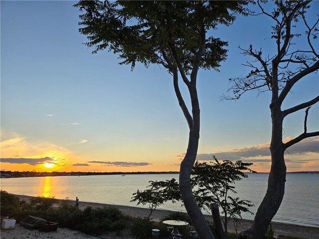 300 Shawomet Ave, Warwick, RI 02889