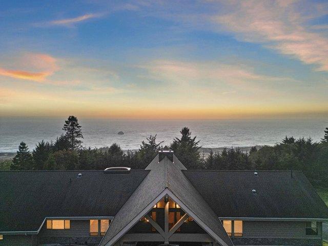 300 Spyglass Rd, Smith River, CA 95567