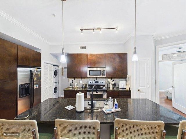 300 St Joseph Pkwy Apt 114, Houston, TX 77002