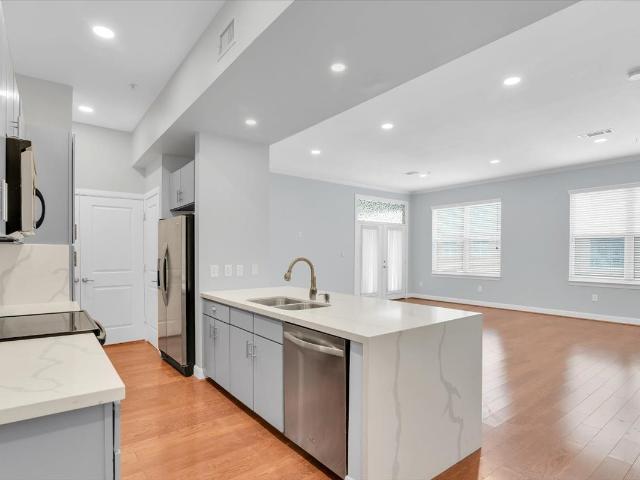 300 St Joseph Pkwy, Unit 309, Houston, TX 77002 | MLS #49181 | Compass