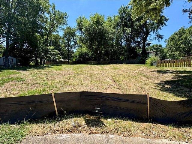 300 SW Keystone Dr, Blue Springs, MO 64014