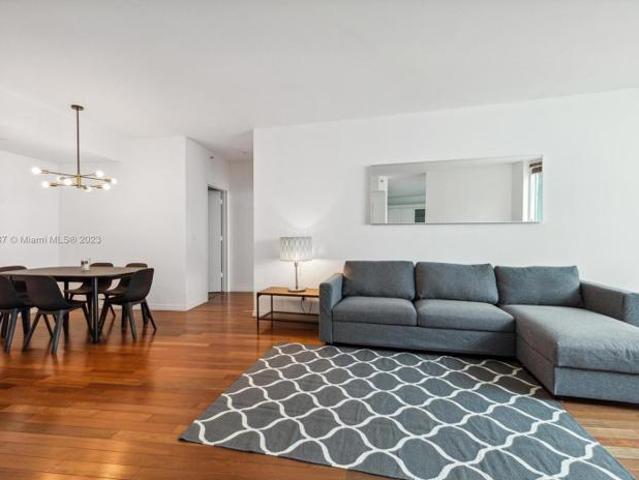 300 Pointe Dr S #907, Miami Beach, FL 33139
