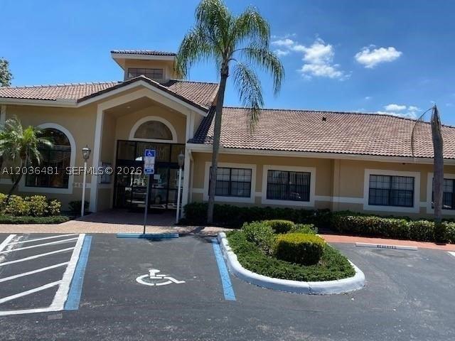 300 Palm Cir W Apt 208, Pembroke Pines, FL 33025