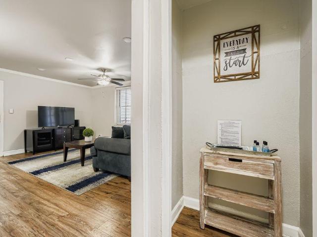 300 Peachtree St NE, Unit 11I, Atlanta, GA 30308 | Compass