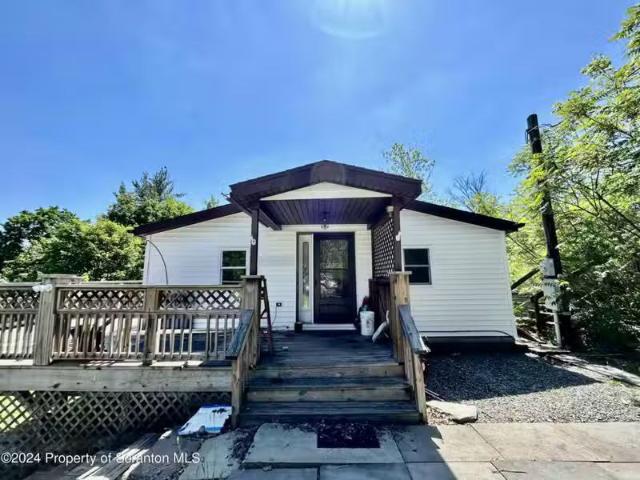 300 PEDRICK RD, NICHOLSON, PA 18446 Single Family Residence Fo.
