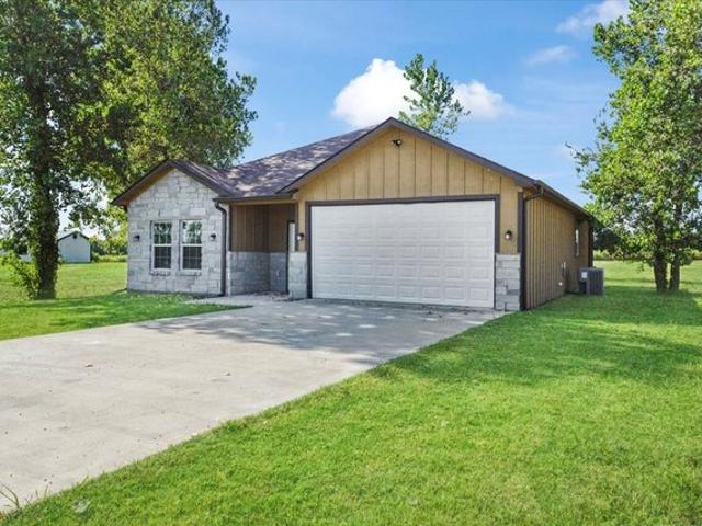 300 Private Road 36008, Honey Grove, TX 75446