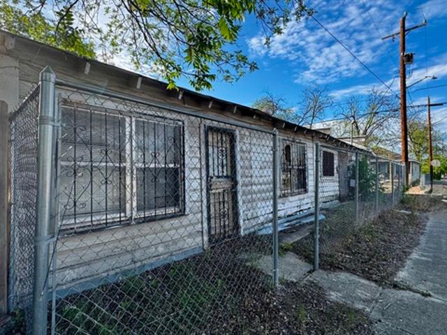 300 Queretaro St