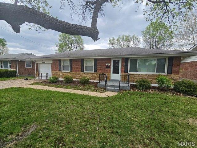 300 Rand Dr, Saint Louis, MO 63135