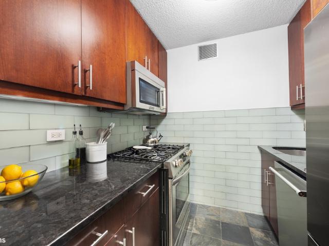 300 RECTOR Place 2H