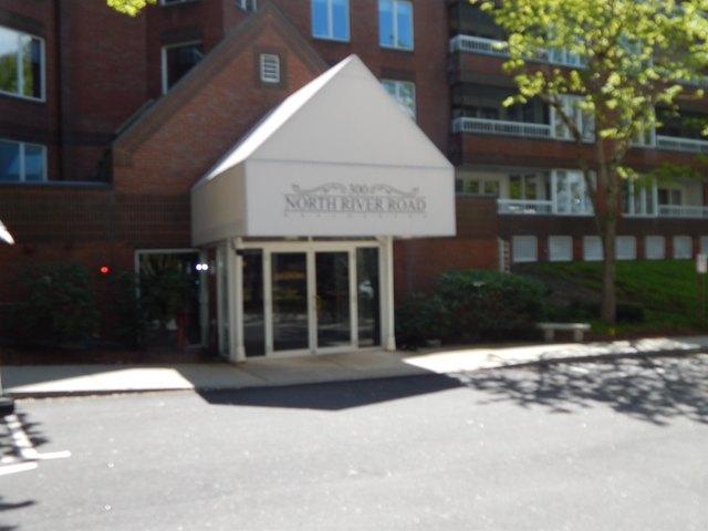 300 River Rd Apt 504, Manchester, NH 03104