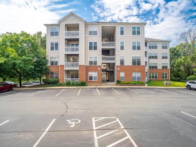 300 Riverbend Dr Apt 2B, Charlottesville, VA 22911