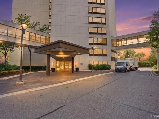 300 Riverfront Dr Unit 24D, Detroit, MI 48226