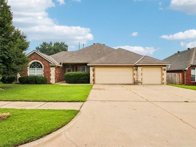 300 Ridge Lake Blvd, Norman, OK 73071