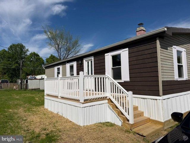 300 Ridge Rd Trlr 11, Etters, PA 17319