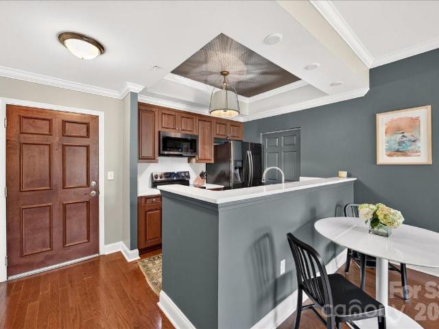 300 W 5th Street # 318