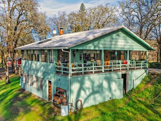 300 W 6th St, Kerby, OR 97531