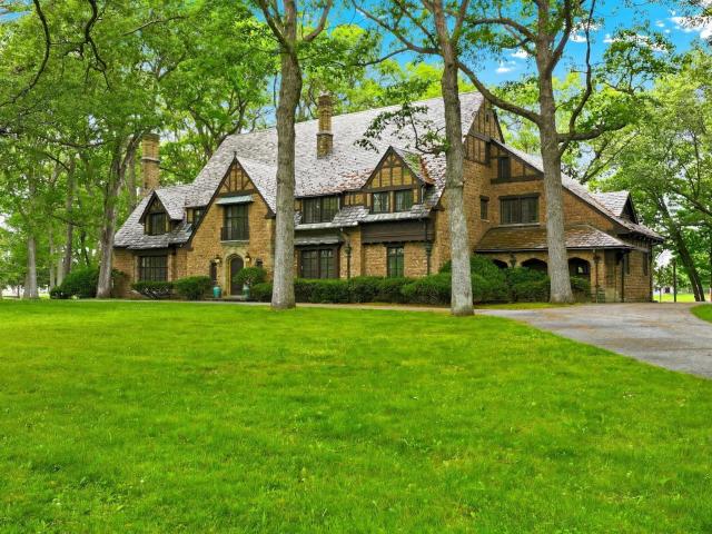 300 W 7th Street