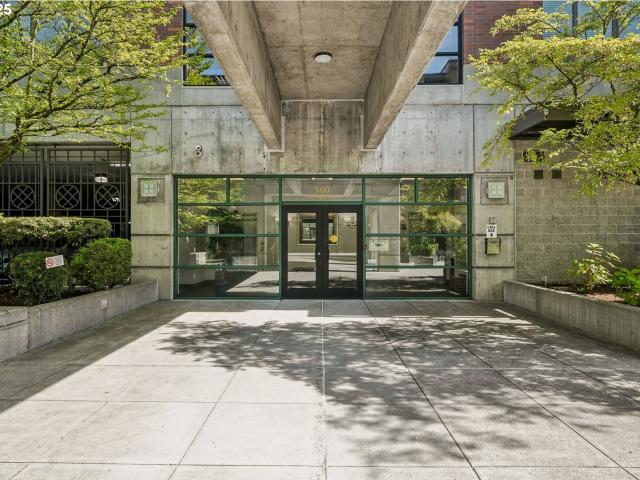 300 W 8TH ST # 206