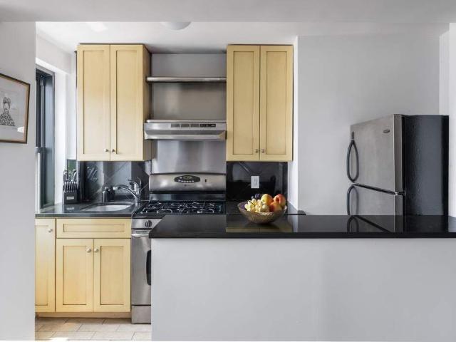 300 W 23rd Street 8G