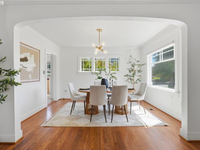 300 W 27TH ST