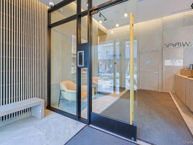 300 W 30th Street 4F