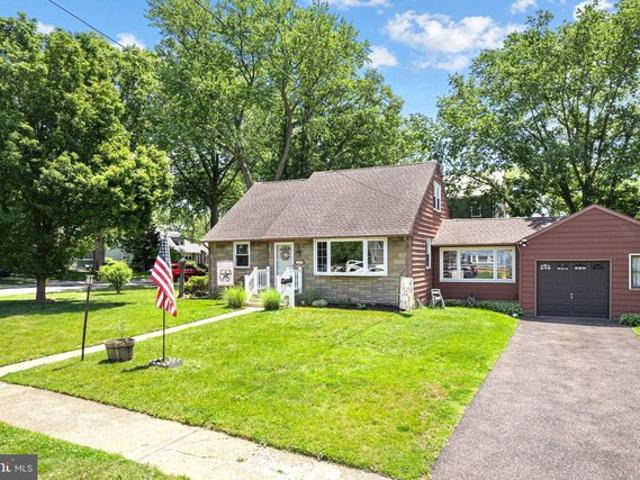 300 W 3rd Ave, Barrington, NJ 08007