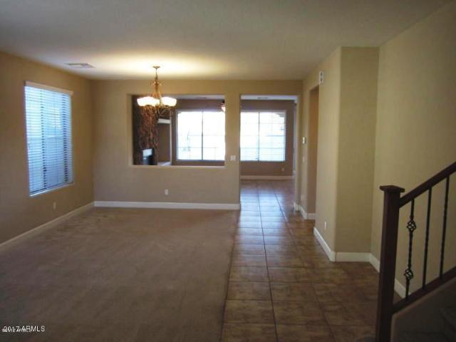300 W Wisteria Place