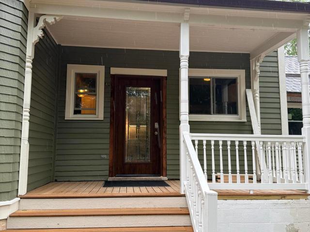 300 W Chestnut St