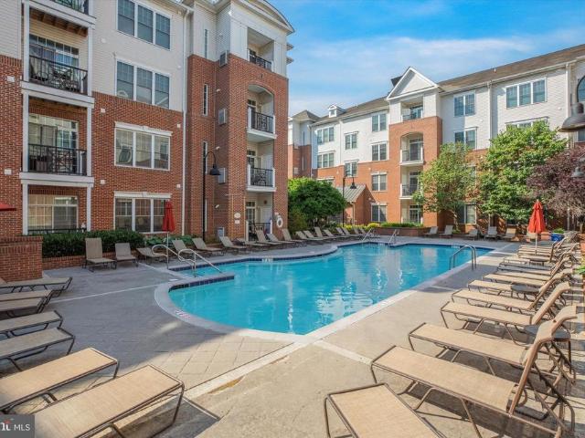 300 W Elm Street # 2107