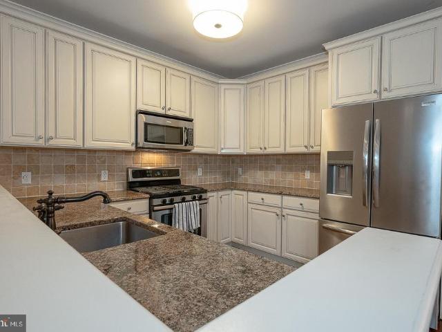 300 W Elm Street # 2204
