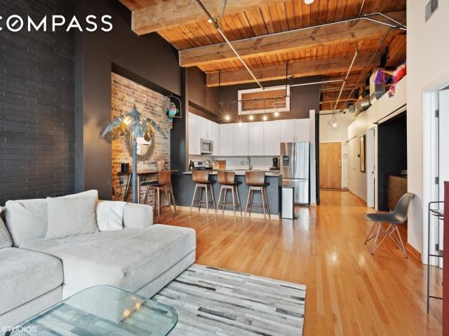 300 W Grand Ave 304, Chicago, IL