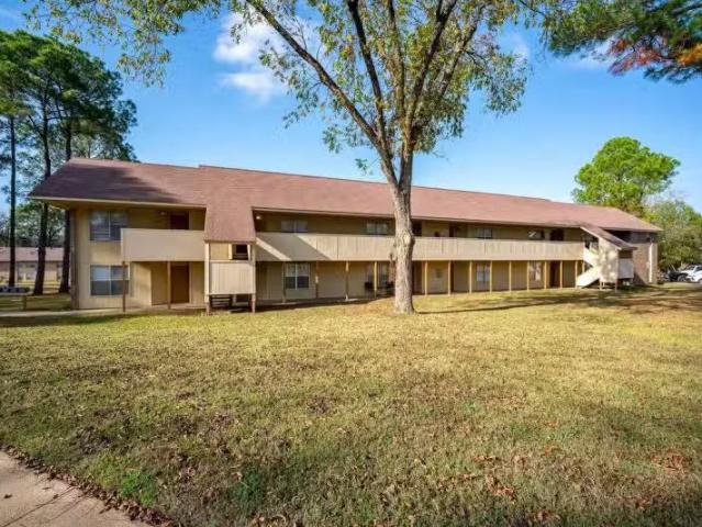 300 W Harding, #304, Morrilton, AR 72110