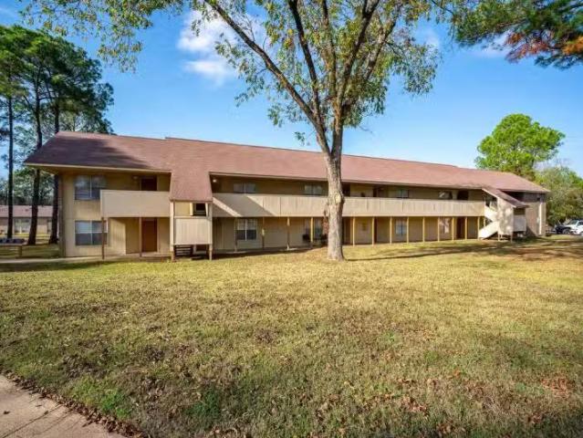 300 W Harding, #401, Morrilton, AR 72110