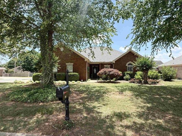 300 W Jackson Dr, Muscle Shoals, AL 35661