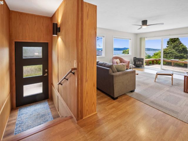 300 W Niagara AVE