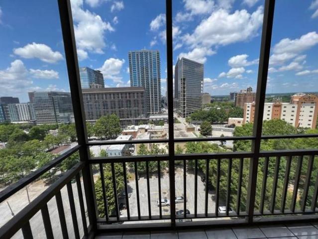 300 W Peachtree St 10C, Atlanta, GA
