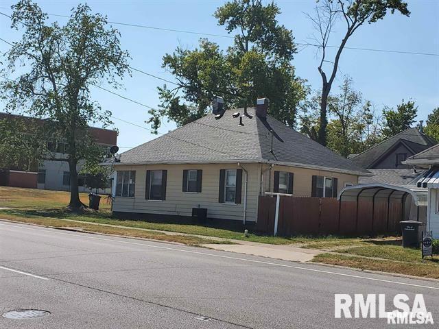 300 W PECAN Street