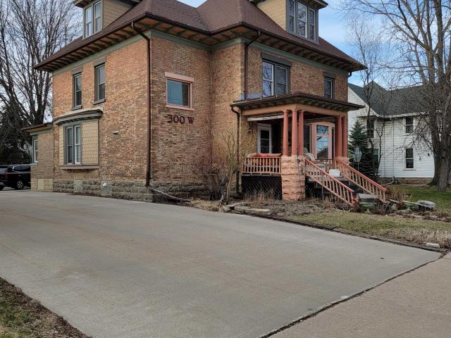 300 W Prospect Ave, Appleton, WI 54911 | MLS #50323 | Compass