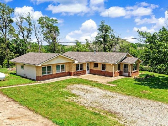 300 W Rafter M Ln, Salina, KS 67401