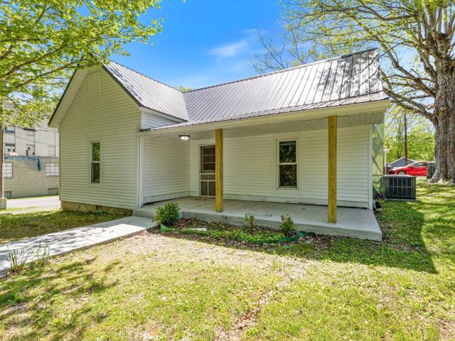 300 W Railroad St