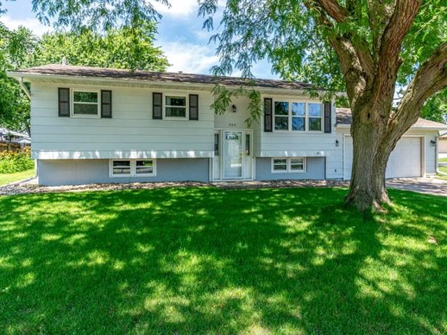 300 W Spring St, Eldridge, IA 52748