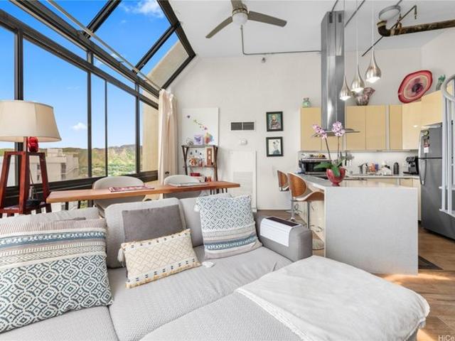 300 Wai Nani Way Ph 11, Honolulu, HI 96815