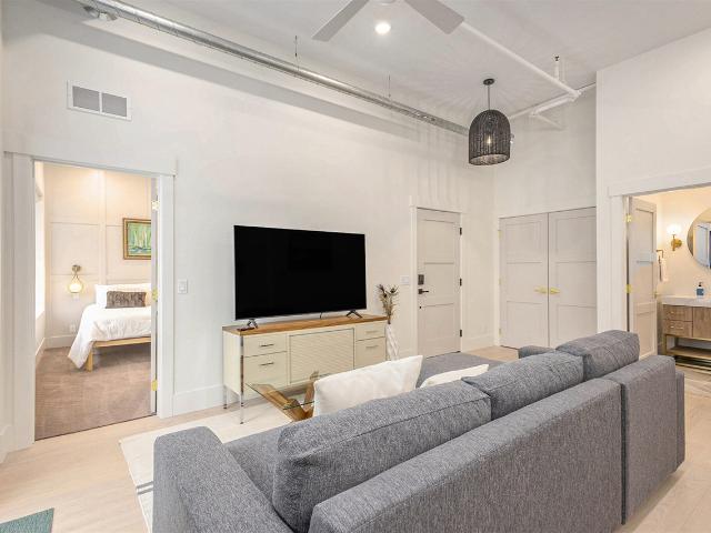 300 Washington Avenue # 4