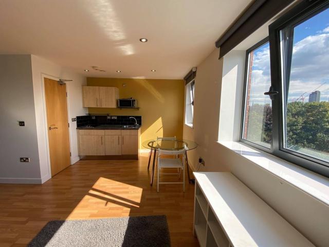 300, West One Cube, City Centre, S1