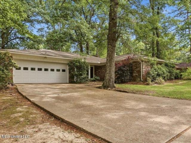 300 Whippoorwill Rd, Brandon, MS 39047