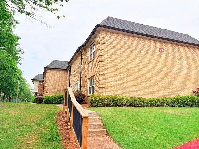 300 Winding River Dr Unit E, Atlanta, GA 30350