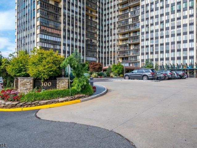 300 Winston Dr C2912
